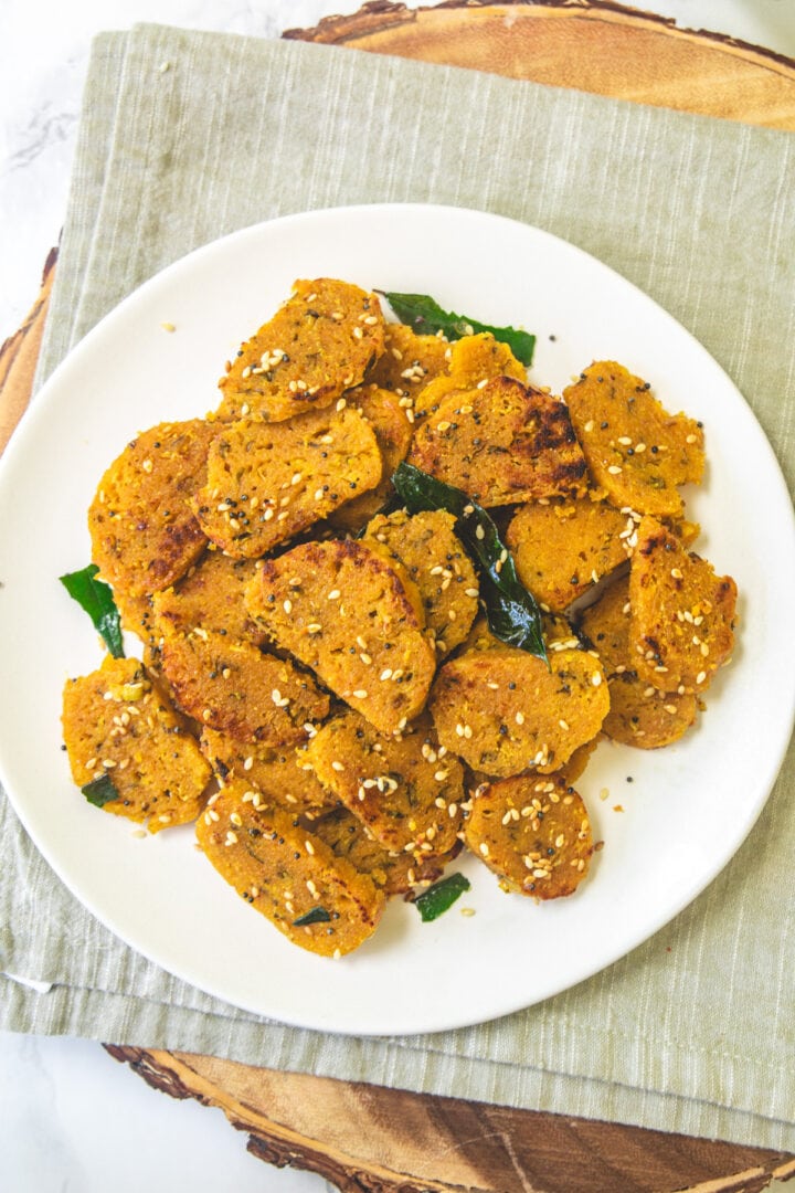 Muthiya Recipe (Dudhi Muthia) - Spice Up The Curry