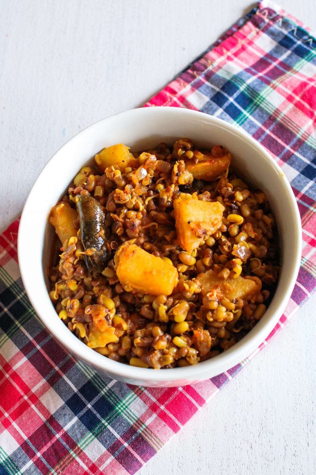 Matki Usal Recipe (With Sprouted Matki) - Spice Up The Curry