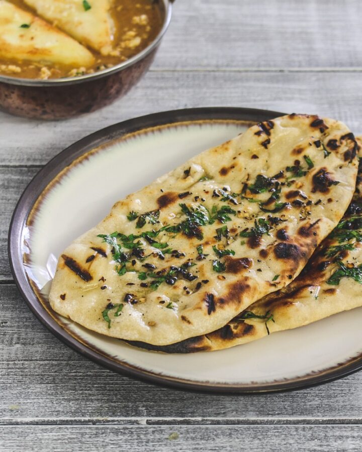Homemade Garlic Naan Recipe {Indian Bread} - Spice Up The Curry