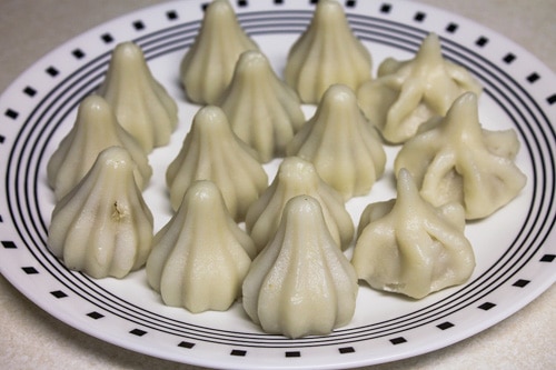 Ukadiche Modak Recipe (Steamed Modak) - Spice Up The Curry