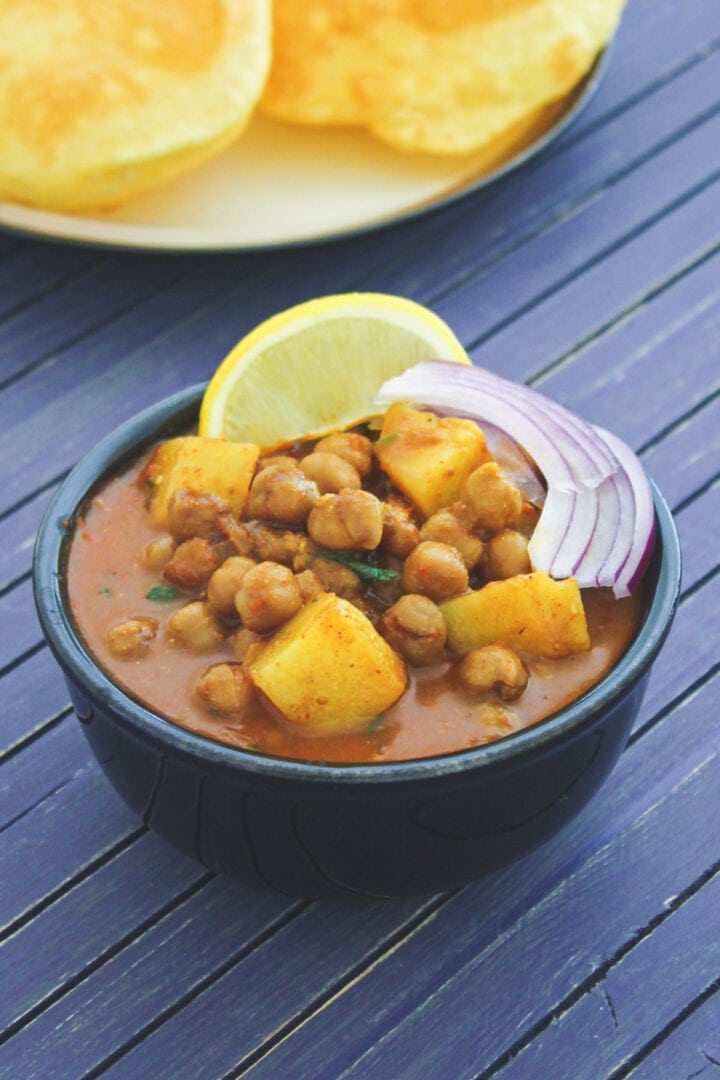 Chana Aloo Masala (Aloo Chole Recipe) - Spice Up The Curry