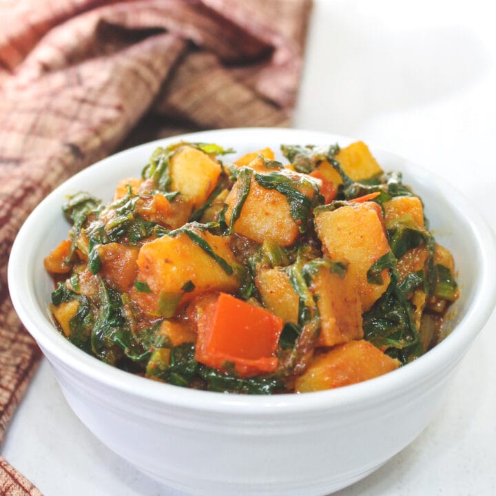 Palak Sabzi (With Potatoes) - Spice Up The Curry