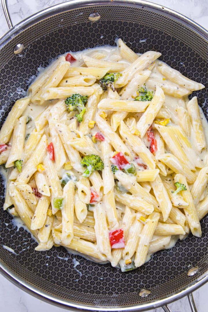 White Sauce Pasta (Béchamel Sauce Pasta) - Spice Up The Curry