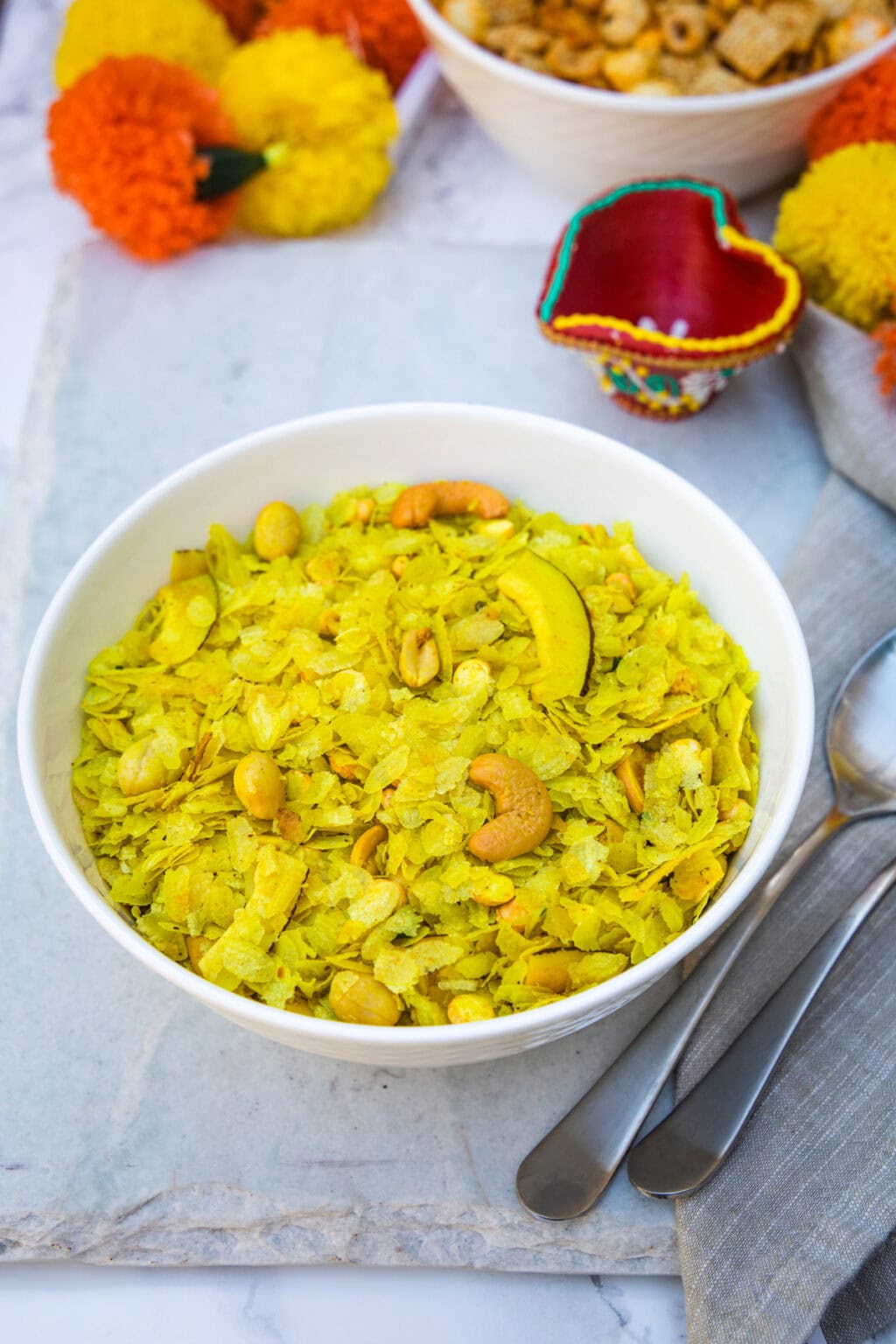 Roasted Poha Chivda Recipe (Using Thin Poha) - Spice Up The Curry